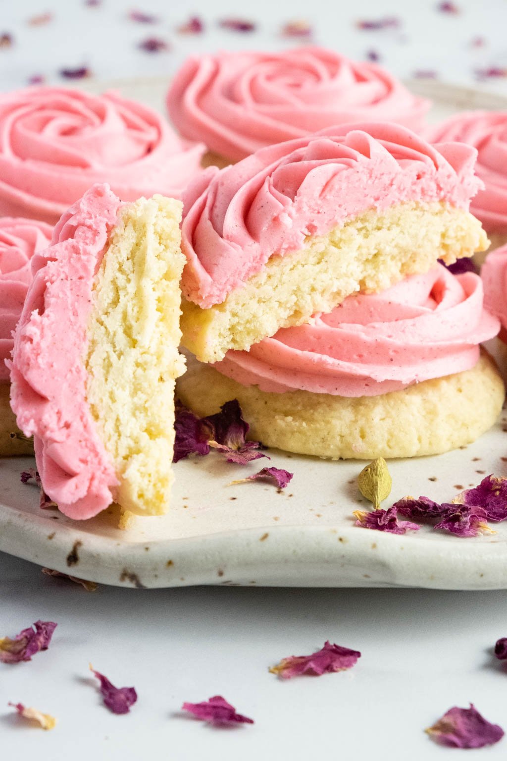 Rose Cardamom Tea Cakes ⋆ The Dessertivore Cookies